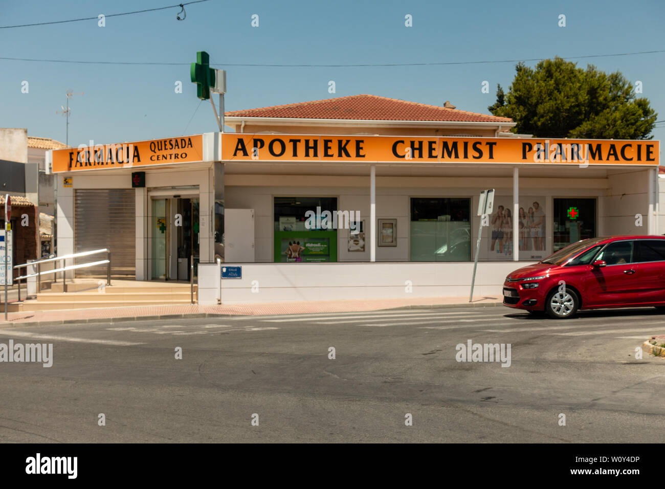 Chemist drug hi-res stock photography and images - Alamy