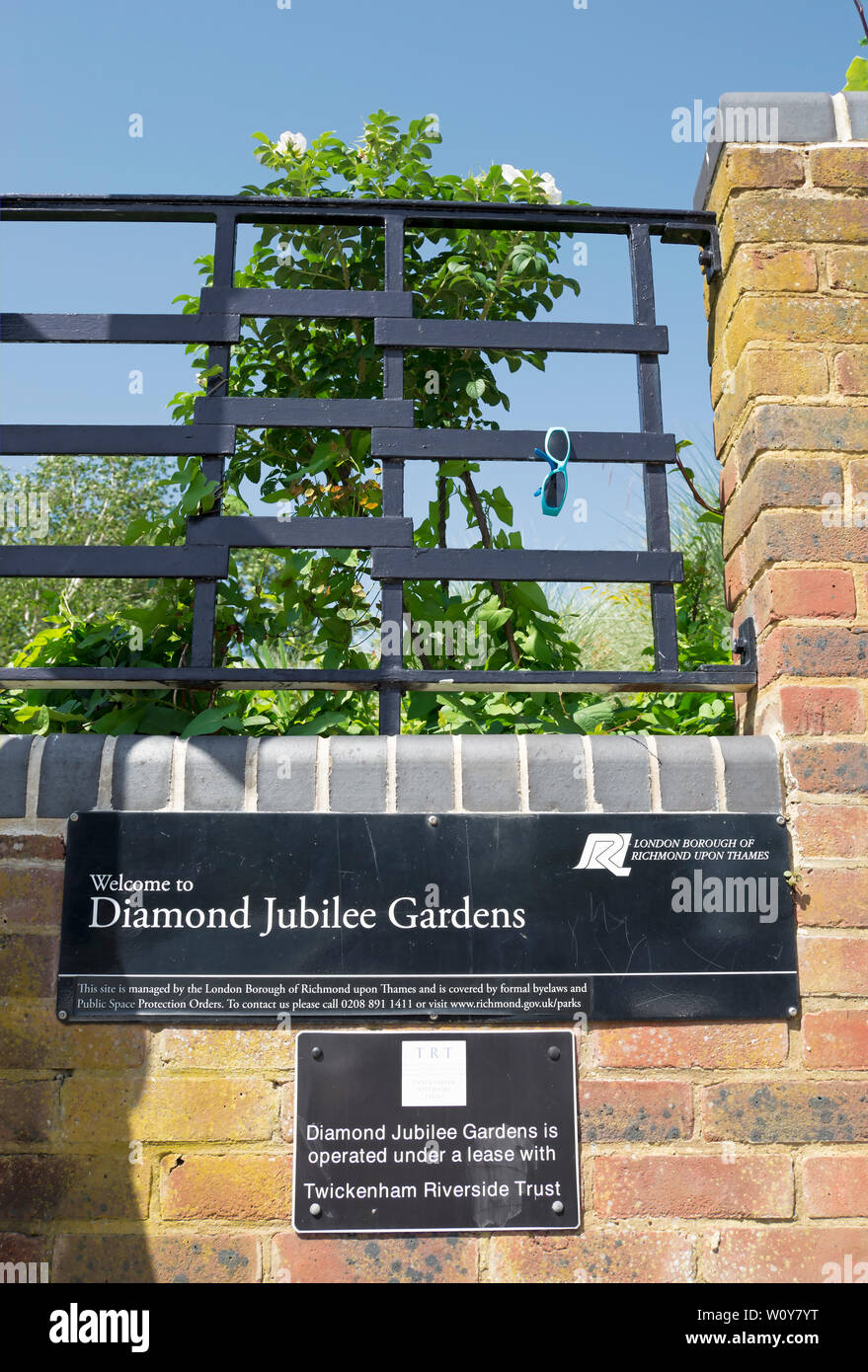 welcome to diamond jubilee gardens sign at an entrance to the gardens ...