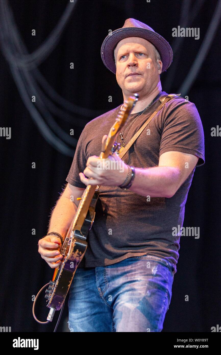 Counting crows music concert hi-res stock photography and images - Alamy