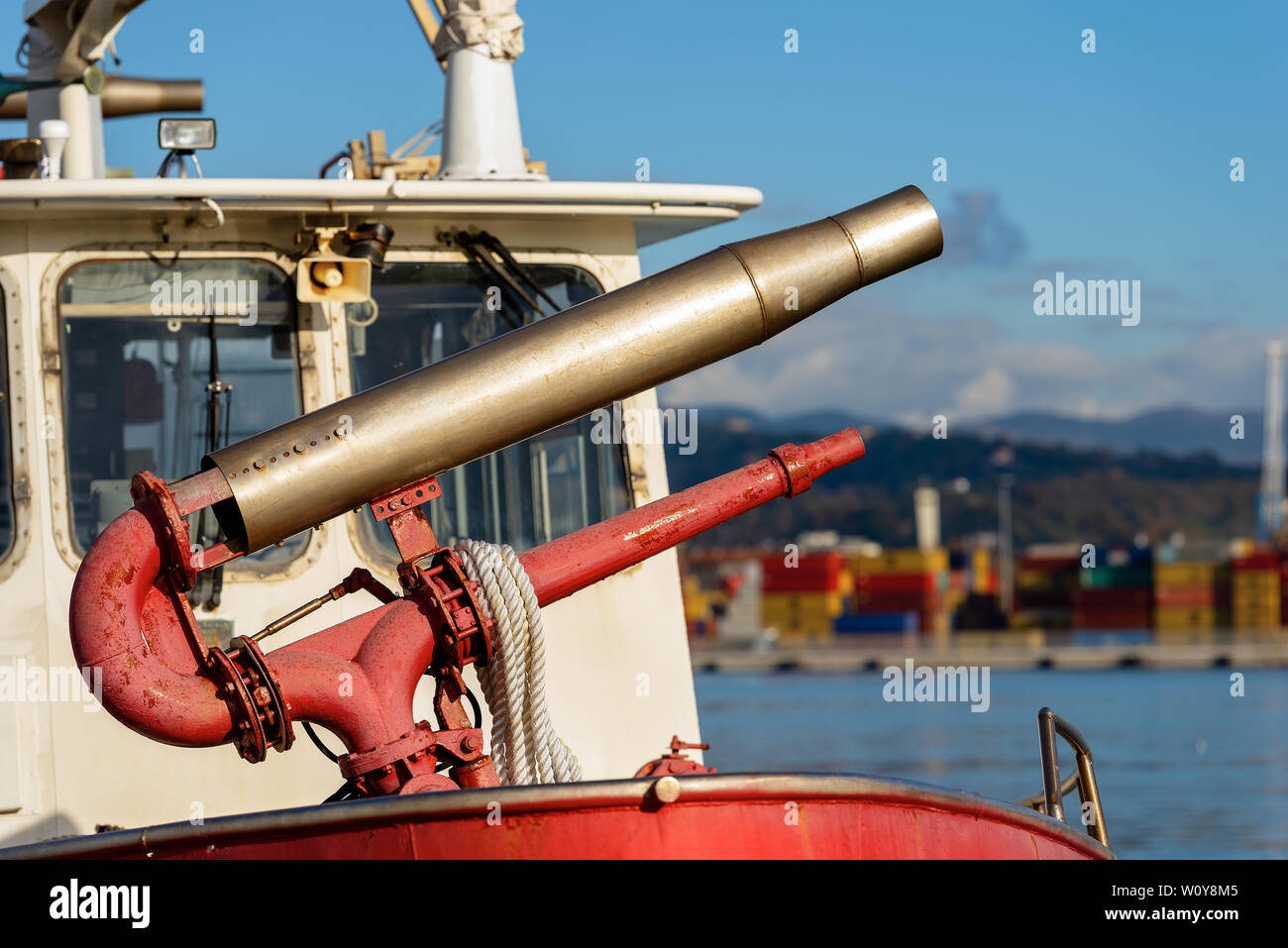 Use fire boat water cannon hi-res stock photography and images - Alamy