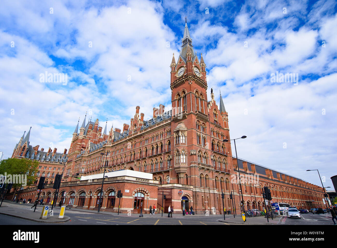 St Pancras railway station in London, United Kingdom Stock Photo - Alamy