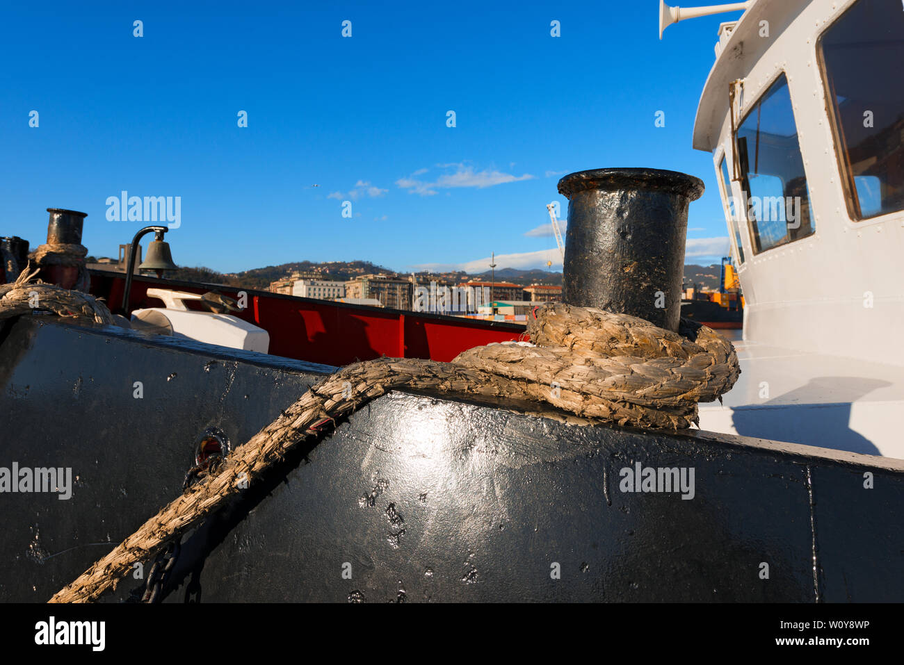 Big red tugboat hi-res stock photography and images - Alamy