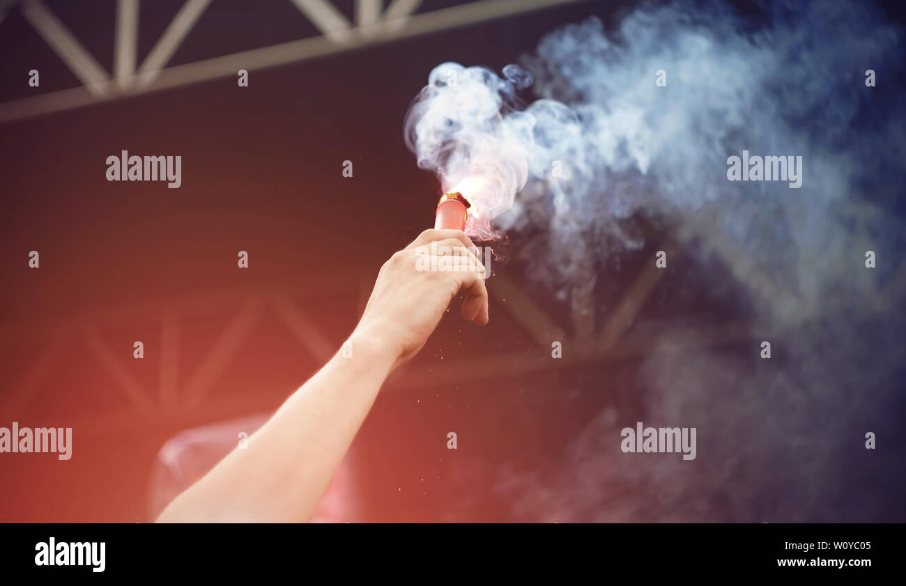 Smoke signal hi-res stock photography and images - Alamy