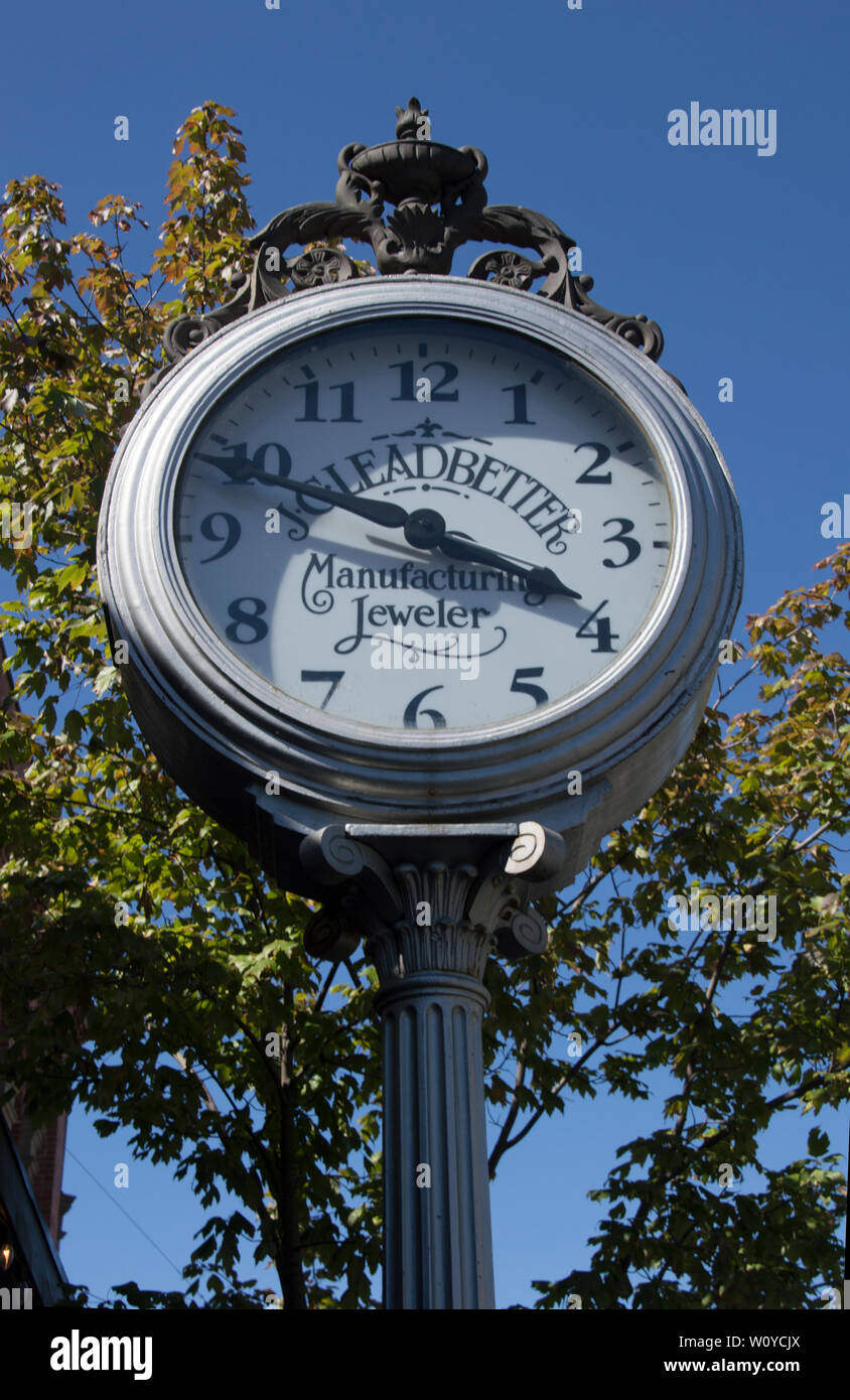Antique street clock hi-res stock photography and images - Alamy