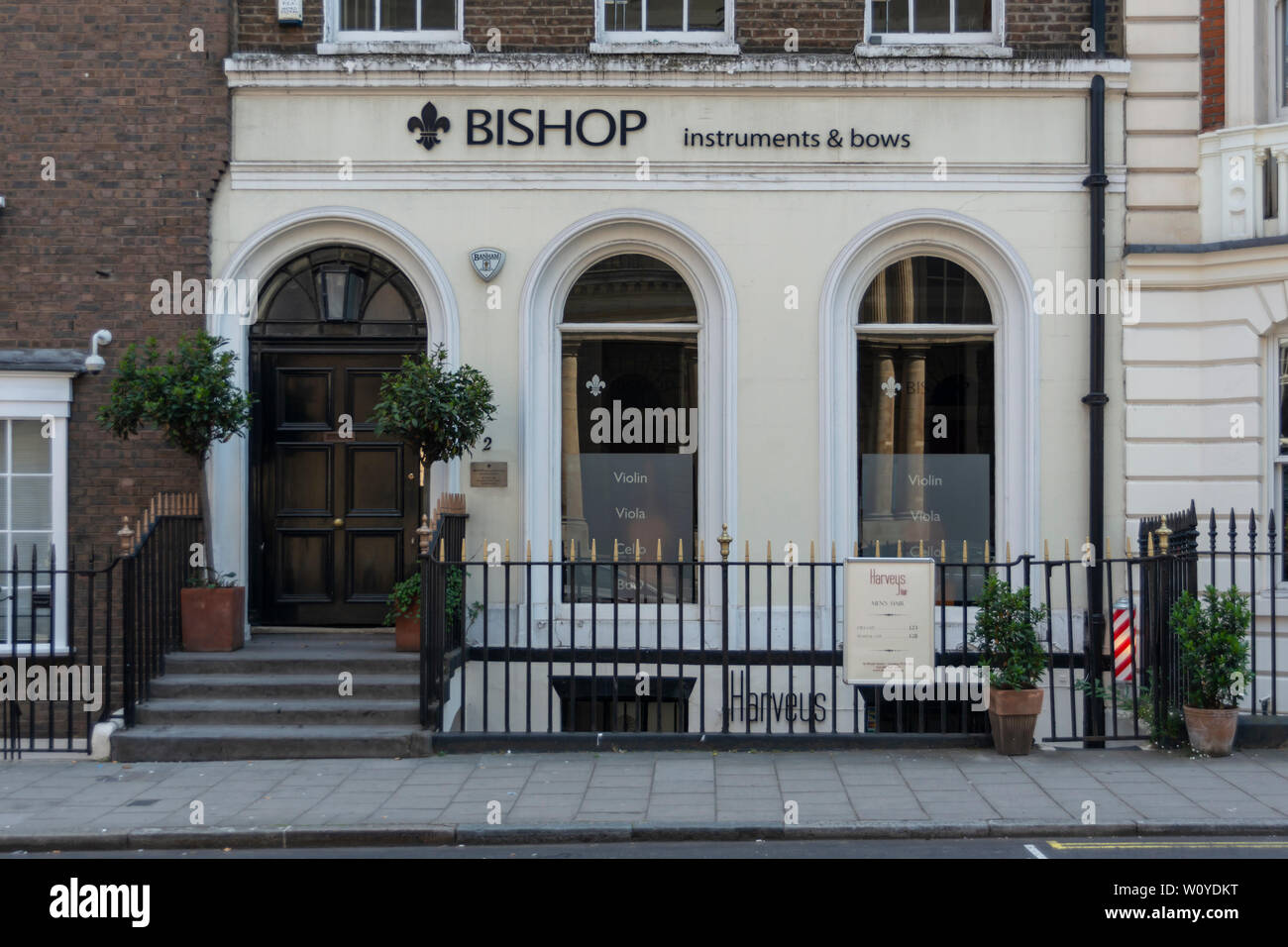 London musical instrument store hi-res stock photography and images - Alamy