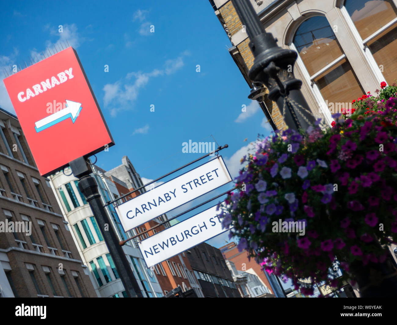 Carnaby street sign hi-res stock photography and images - Alamy