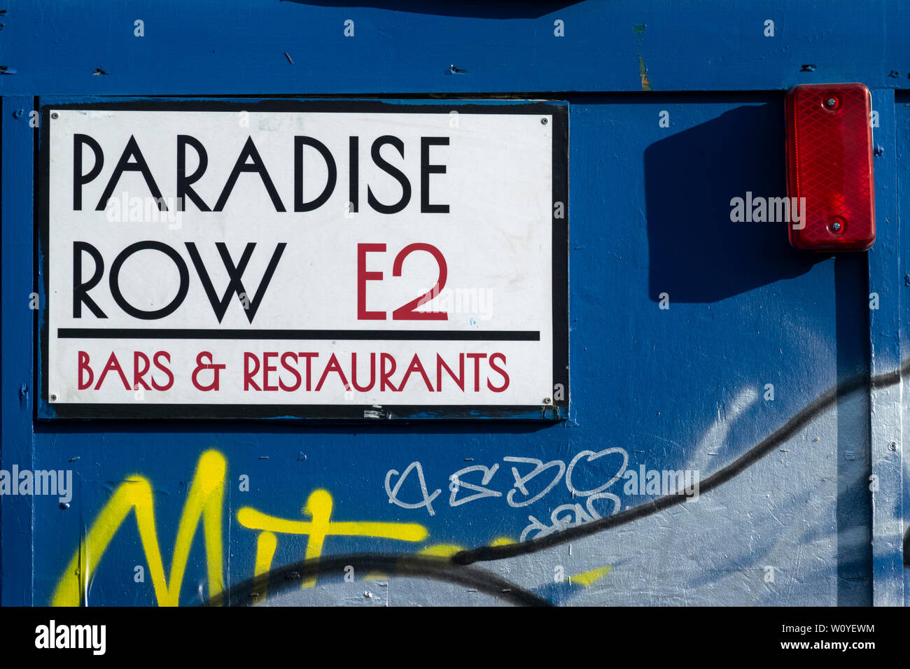 Paradise street sign hi-res stock photography and images - Alamy
