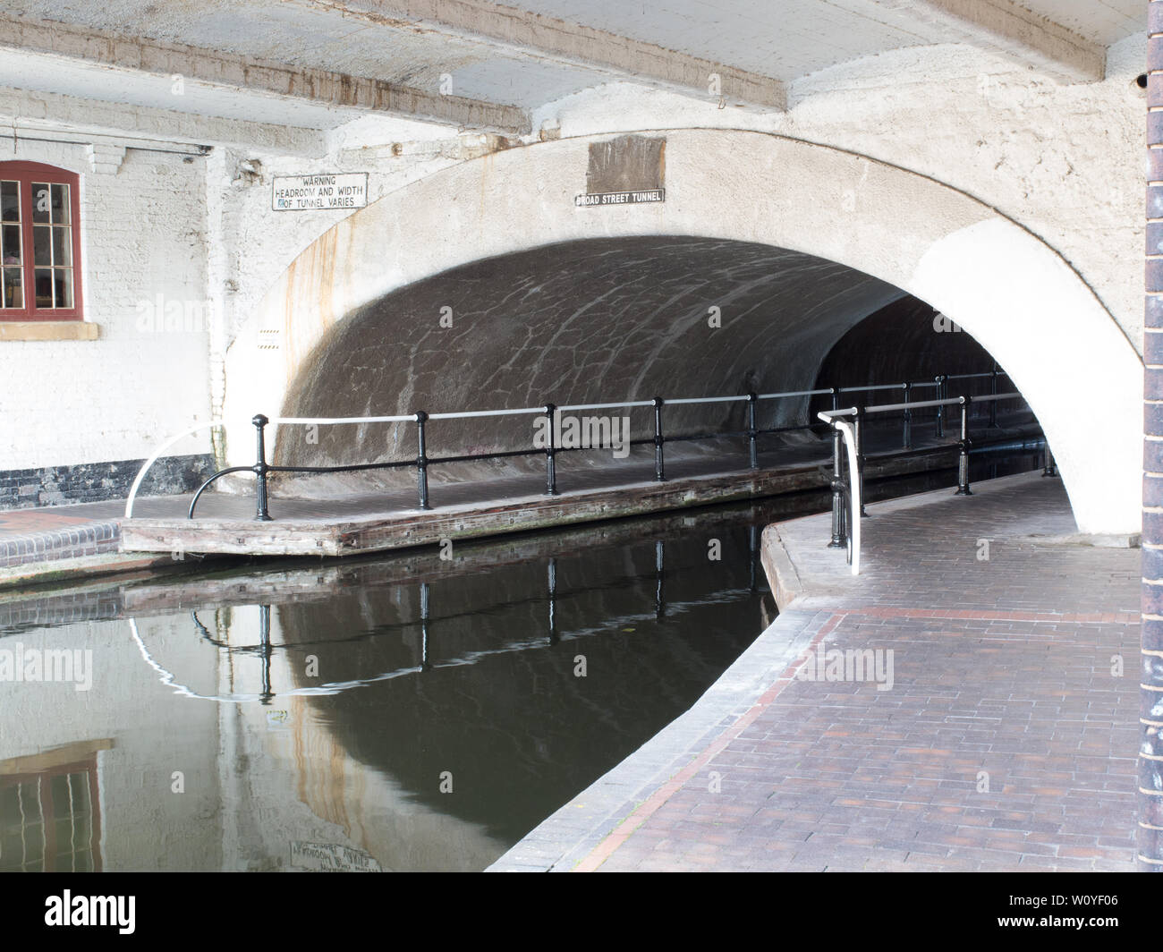 Birmingham Worcester Canal, Broad st area Stock Photo - Alamy