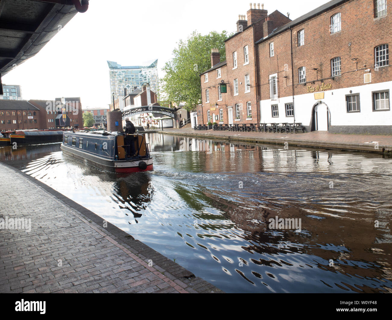 Birmingham Worcester Canal, Broad st area Stock Photo - Alamy