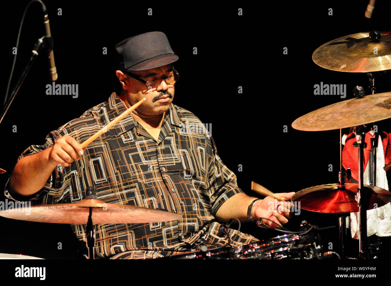 Jazz drummer Dennis Chambers Stock Photo - Alamy