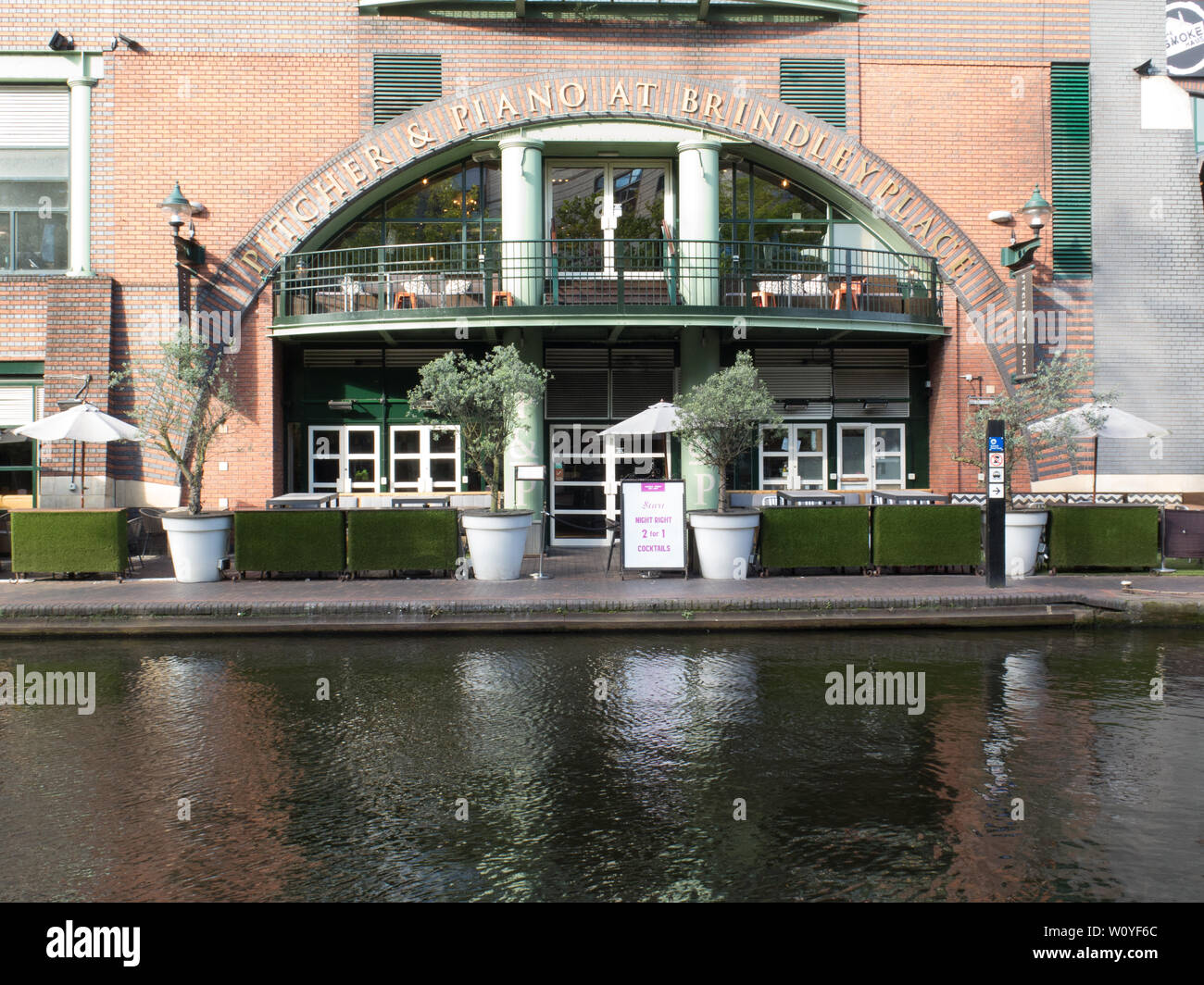 Birmingham Worcester Canal, Broad st area Stock Photo - Alamy