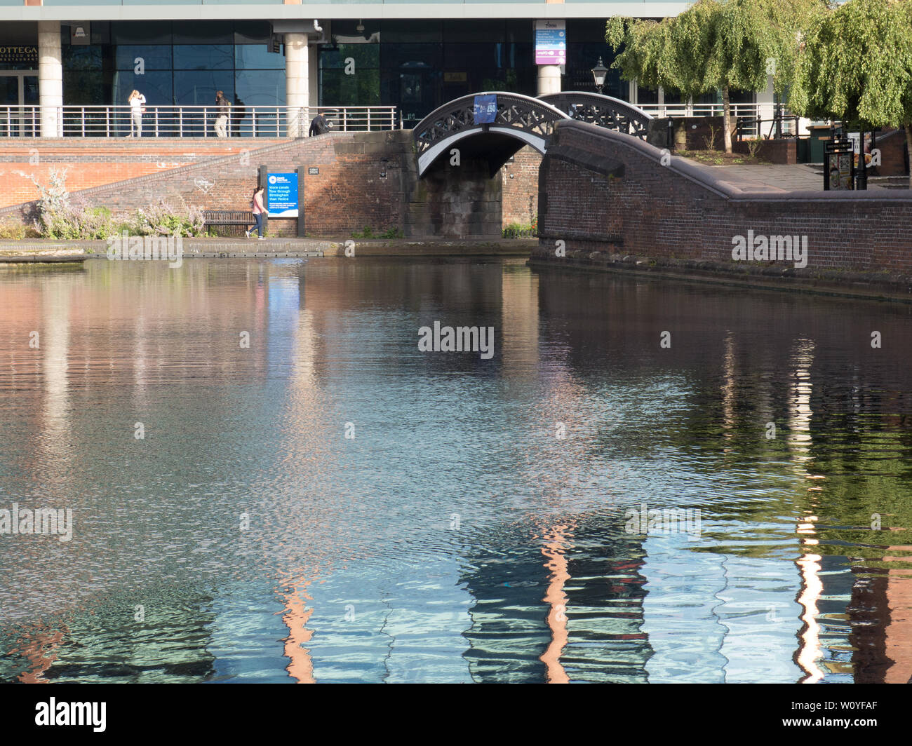 Birmingham Worcester Canal, Broad st area Stock Photo - Alamy