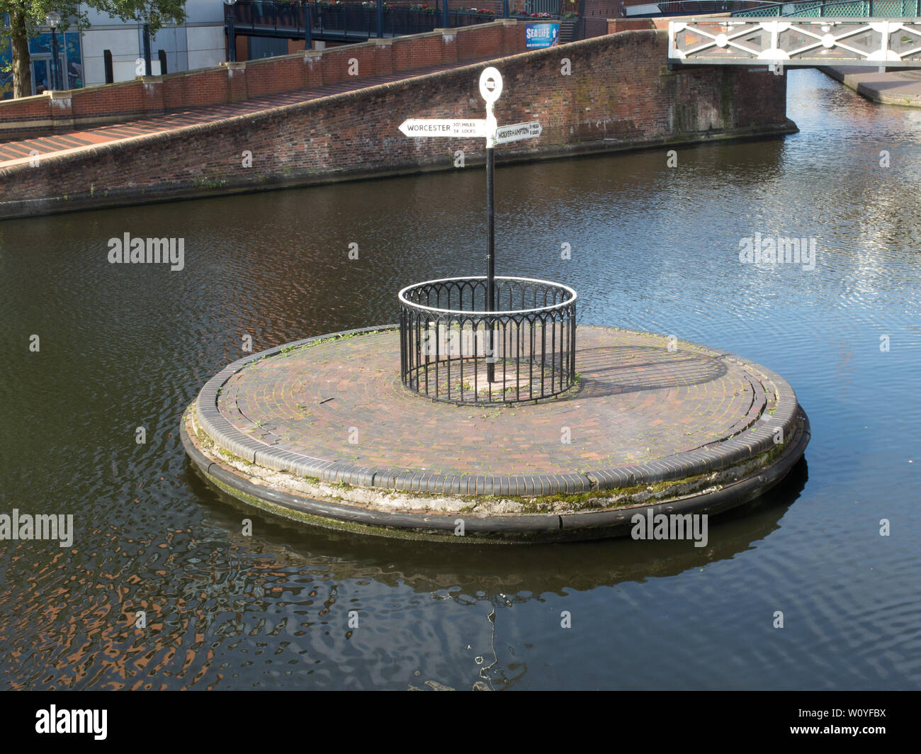 Birmingham Worcester Canal, Broad st area Stock Photo - Alamy