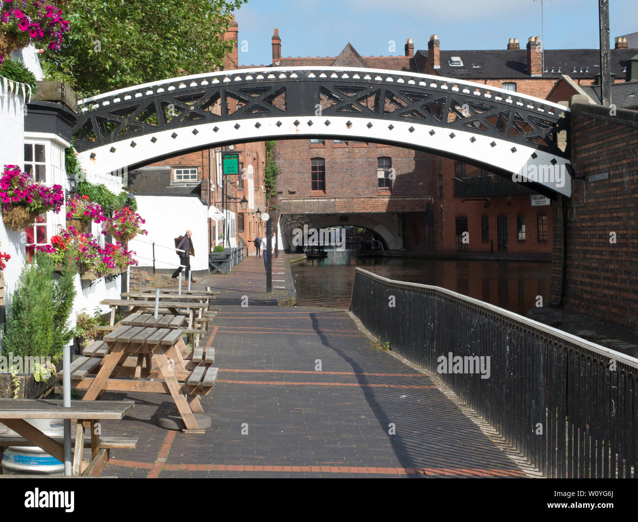 Birmingham Worcester Canal, Broad st area Stock Photo - Alamy