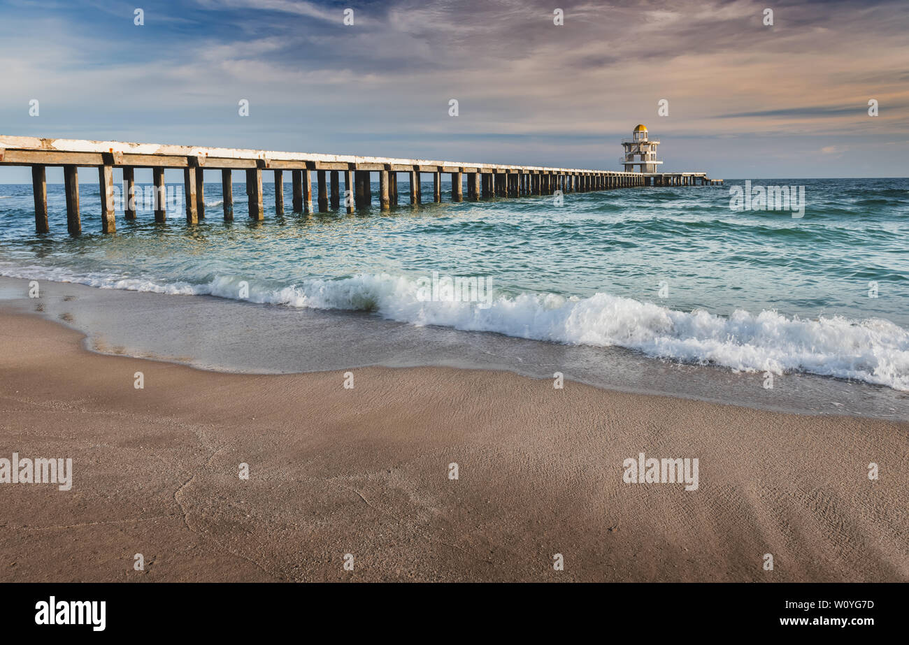 Sea beach bridge thailand hi-res stock photography and images - Alamy