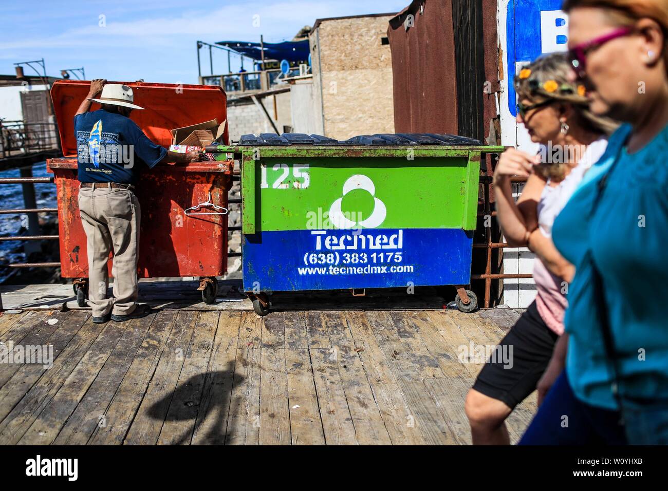 Puerto Peñasco, Sonora, October 20, 2017.- Two American women tourists ...