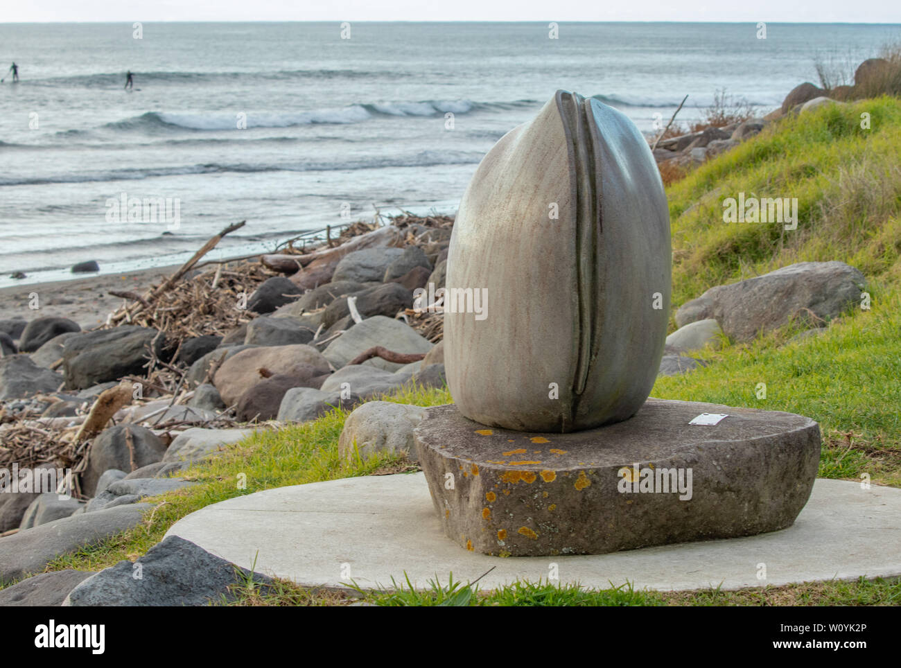 Sculpture of bivalve shell hi-res stock photography and images - Alamy