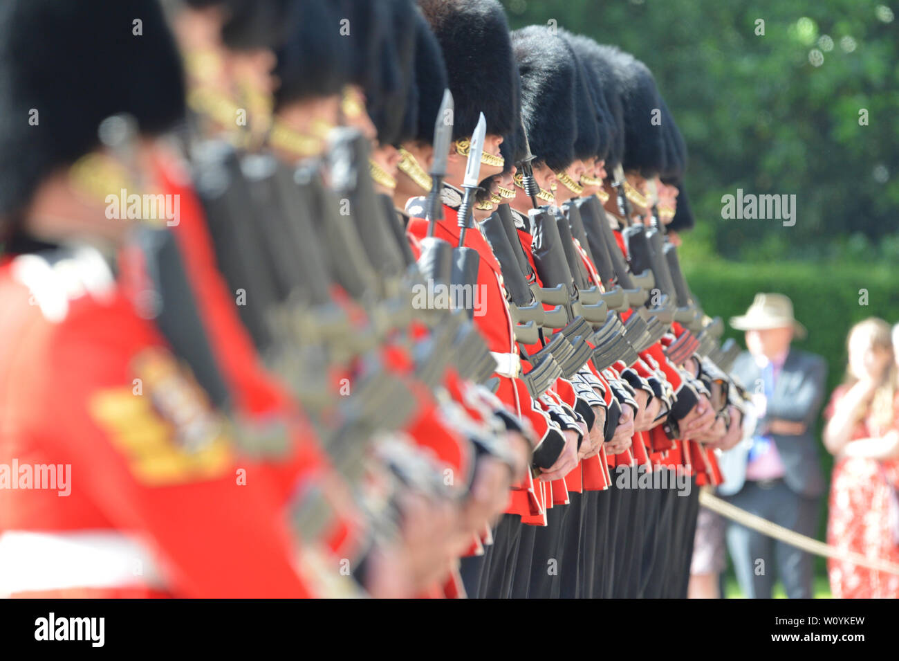 Scots guards uniform hi-res stock photography and images - Alamy