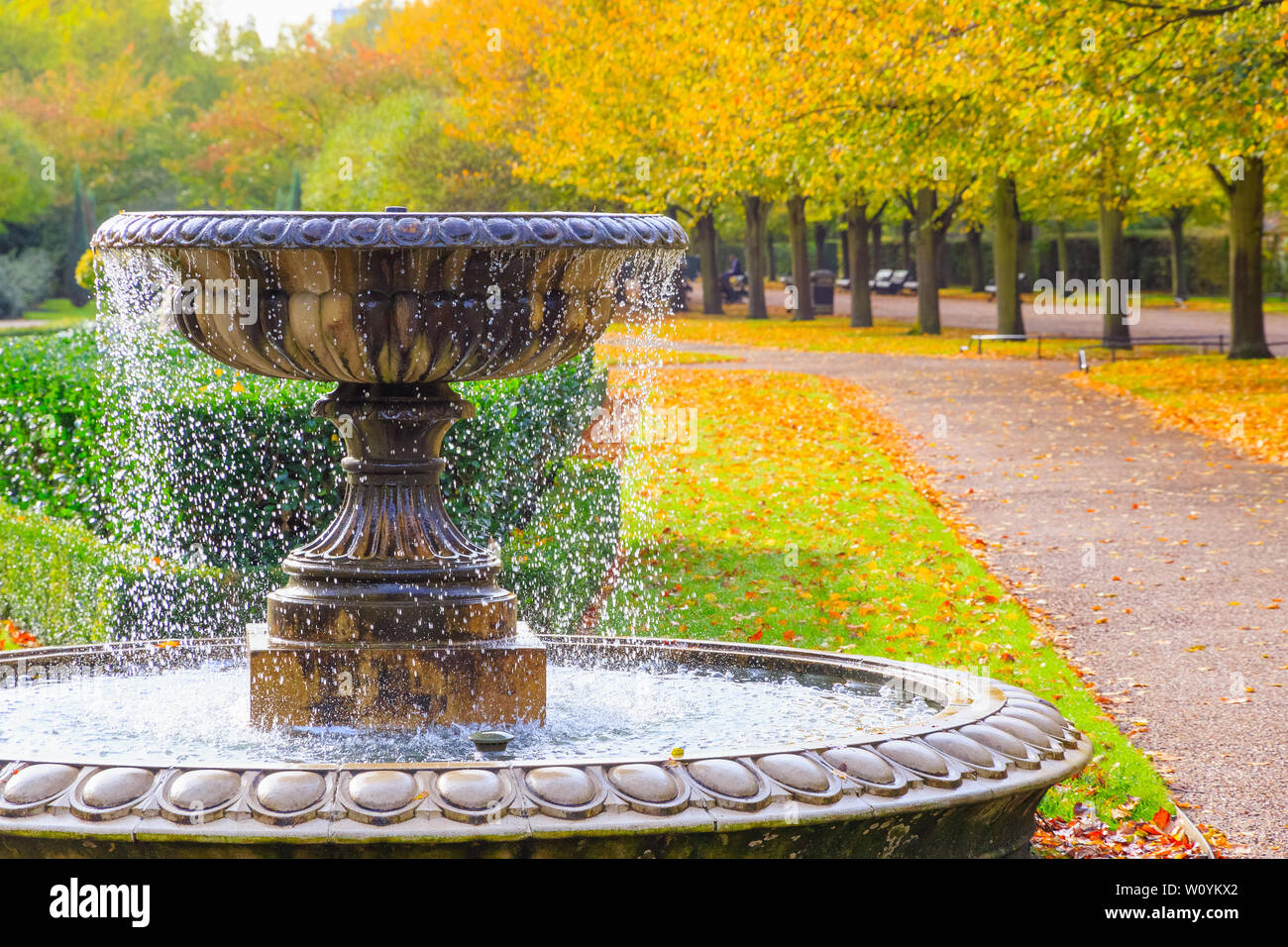 Peaceful scenery with fountain in the Regent's Park of London Stock ...
