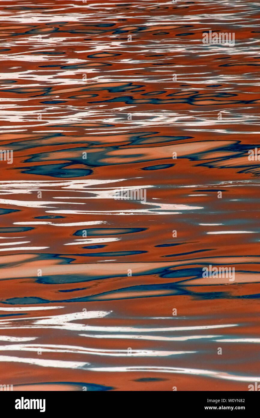 Light reflections on the water surface Stock Photo - Alamy