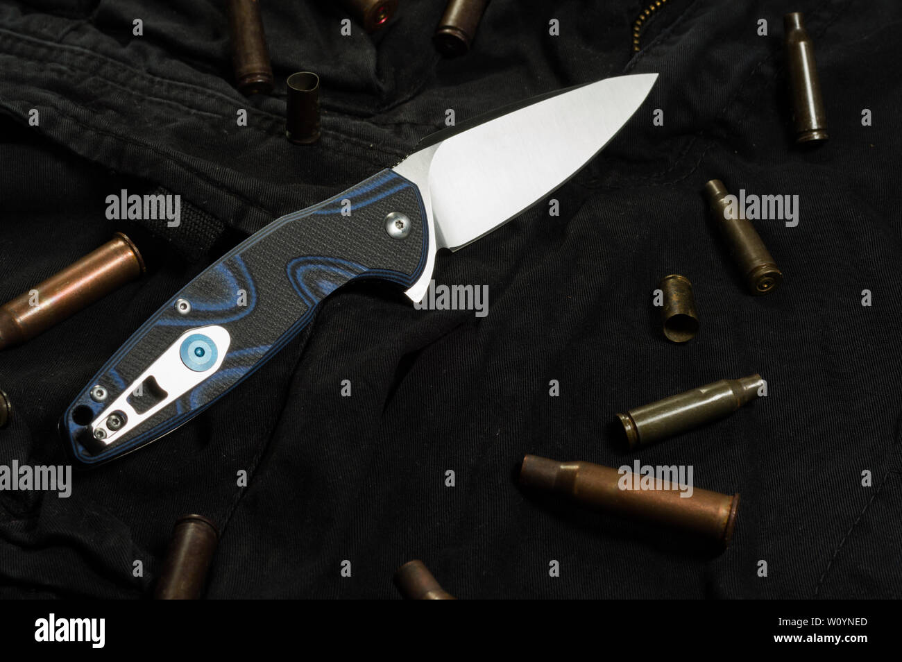 Photo of the back side of the knife. Clip on the back of the knife ...