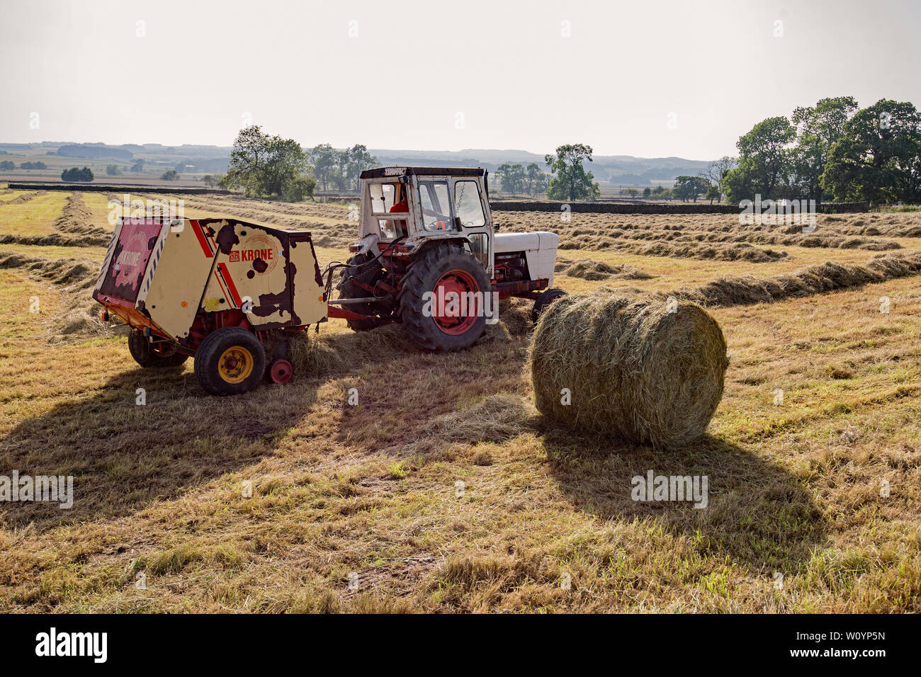 Haymaking yorkshire dales hi-res stock photography and images - Alamy