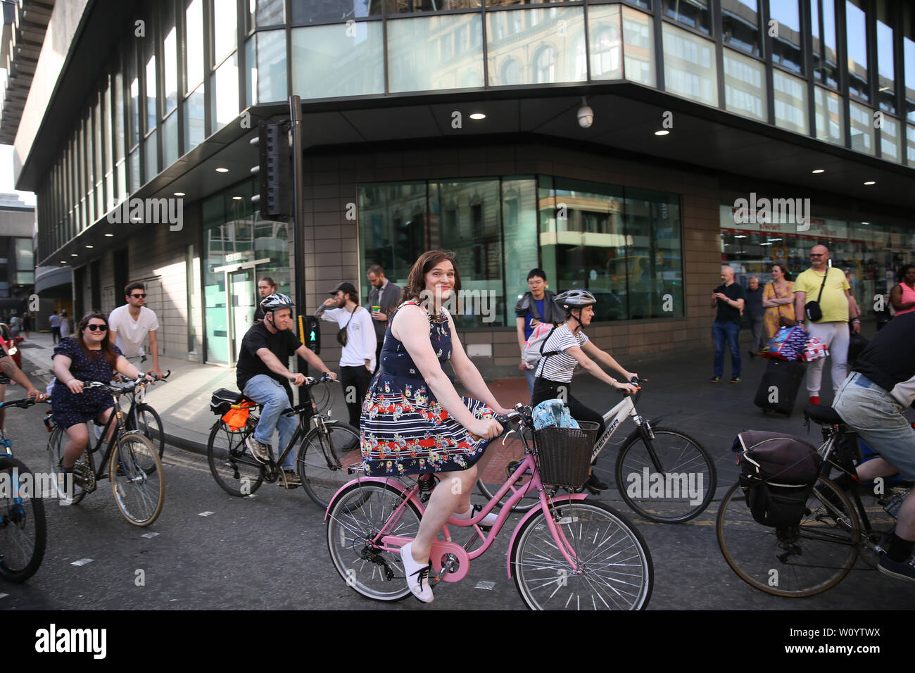 Mass cycle ride hi-res stock photography and images - Alamy