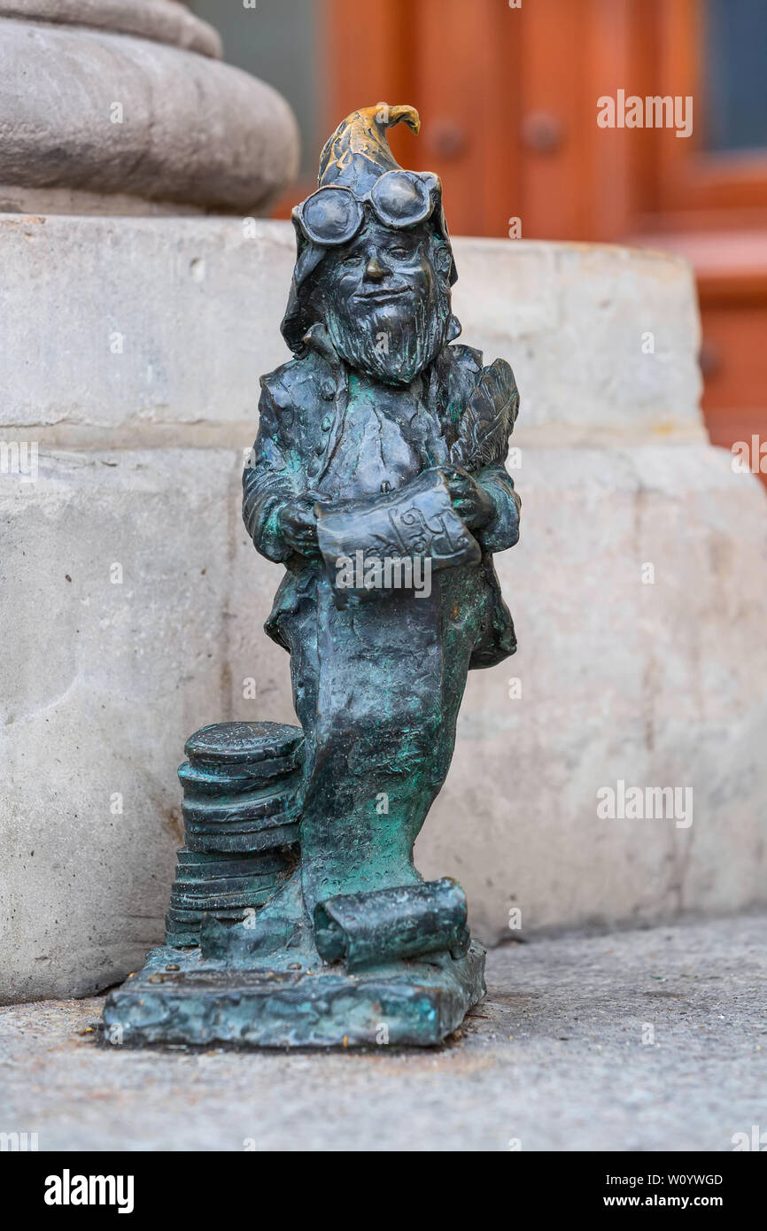 Dwarf gnome sculpture, symbol of Wroclaw, Poland Stock Photo - Alamy