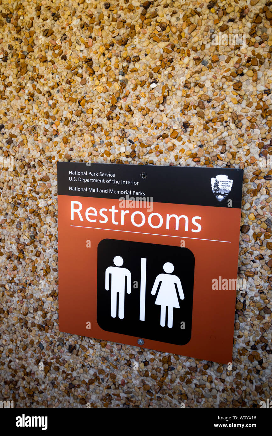 Washington, DC, USA – April 1, 2019: Washington mall rmale female ...