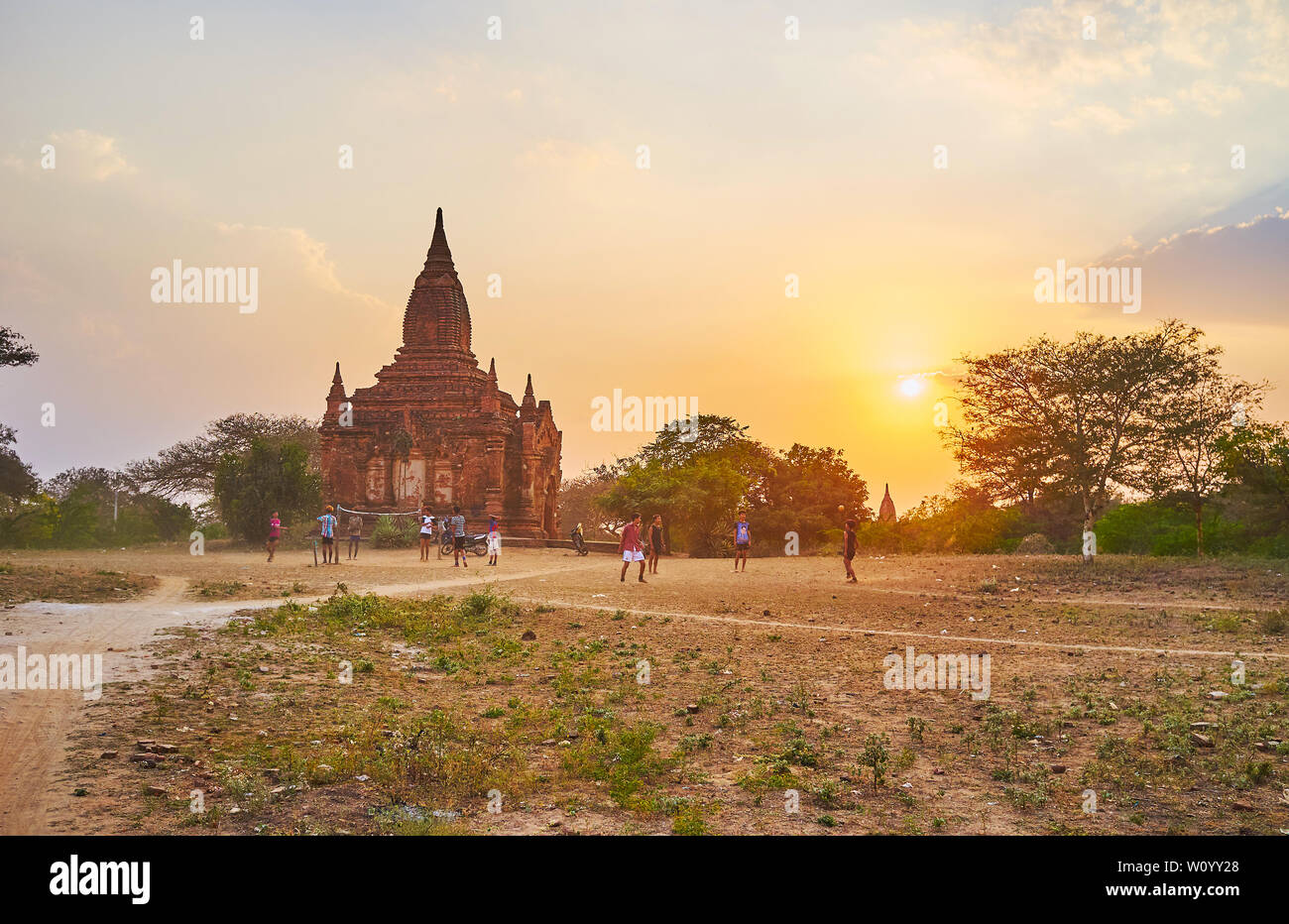 Chinlone myanmar hi-res stock photography and images - Alamy