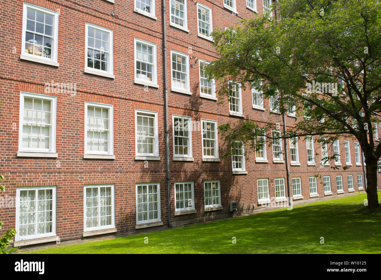 English style georgian house hi-res stock photography and images - Alamy