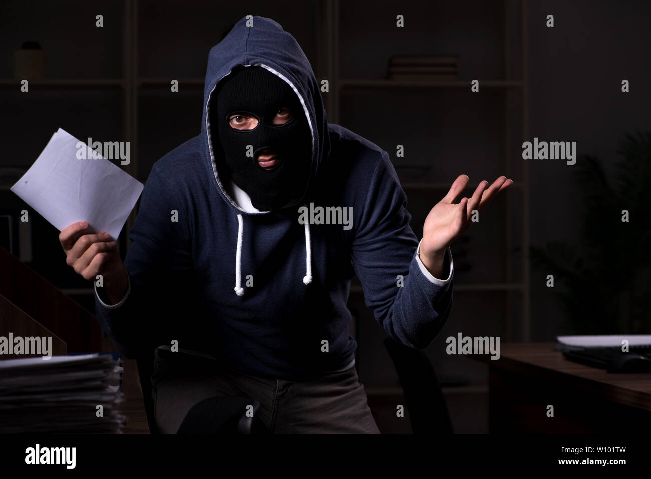 Thief night run hi-res stock photography and images - Alamy