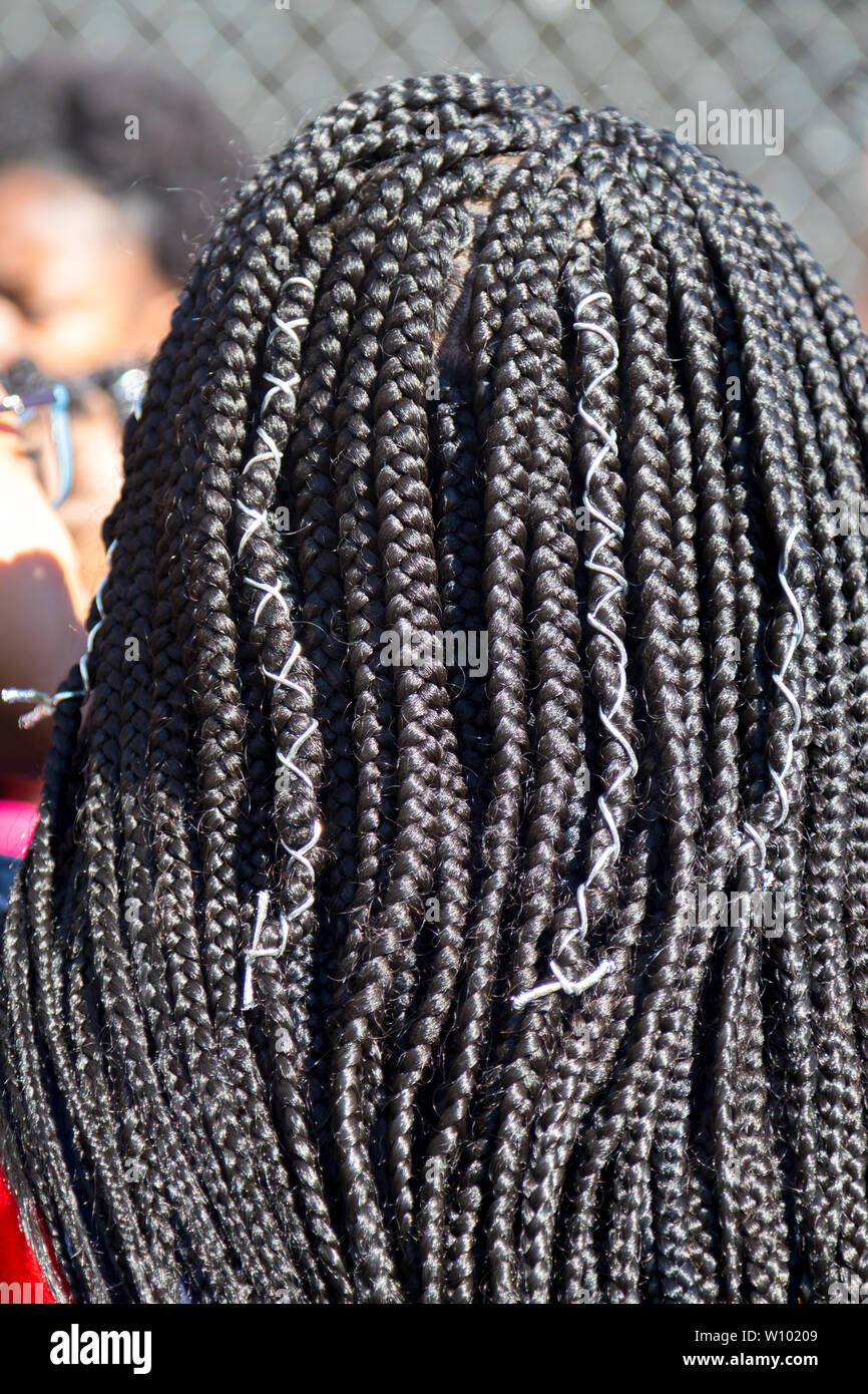 African american braiding hair hi-res stock photography and images - Alamy