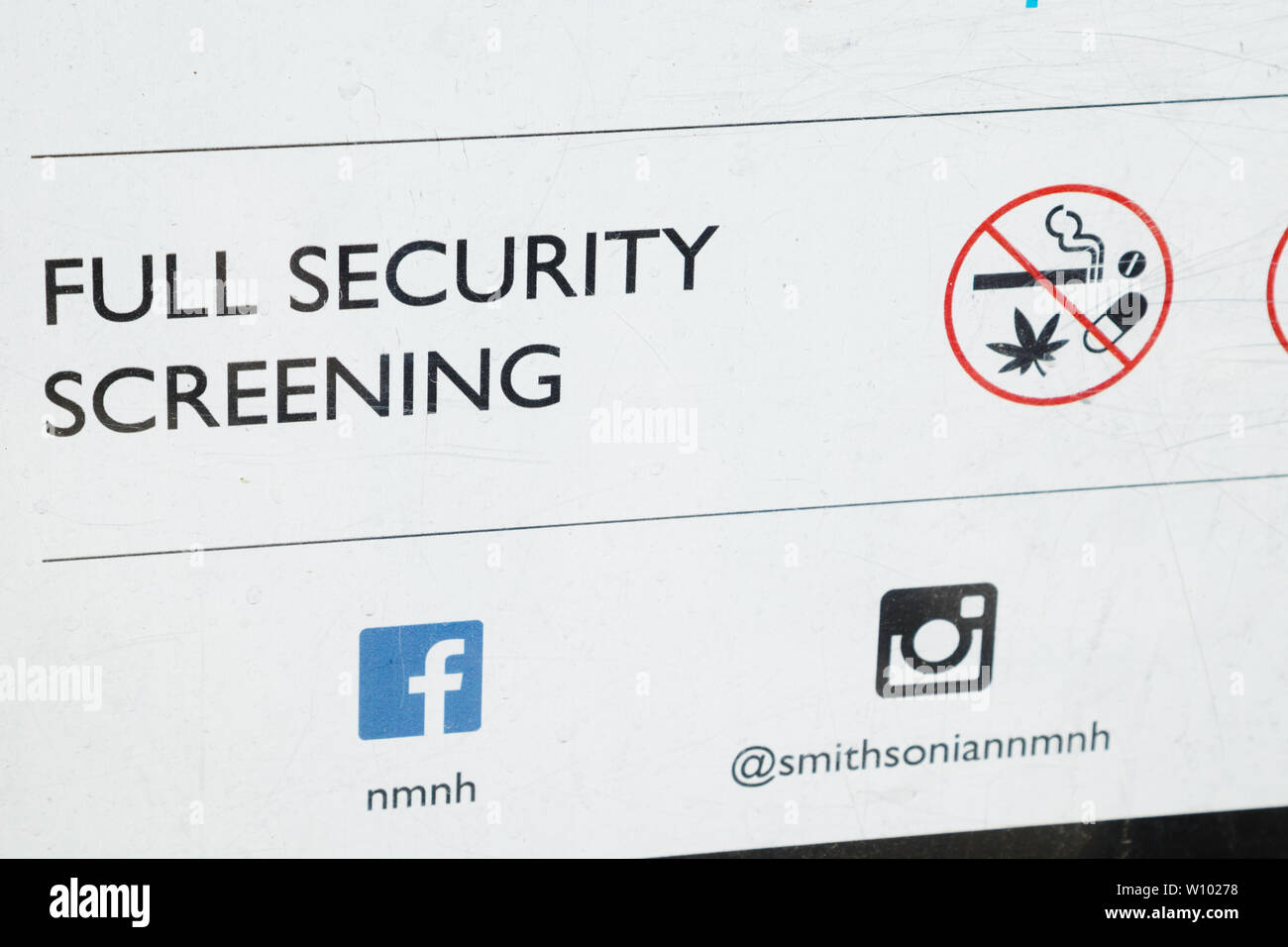Security screening hi-res stock photography and images - Alamy