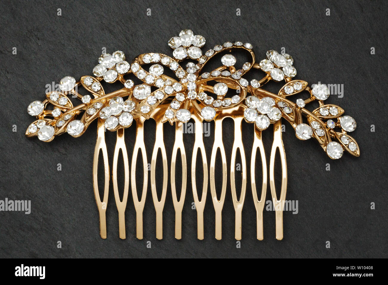 Gold broaches hi-res stock photography and images - Alamy
