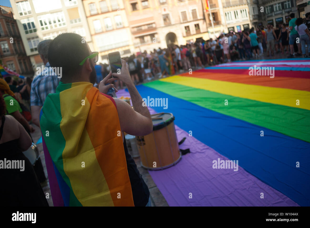 Giant pride flag hi-res stock photography and images - Alamy