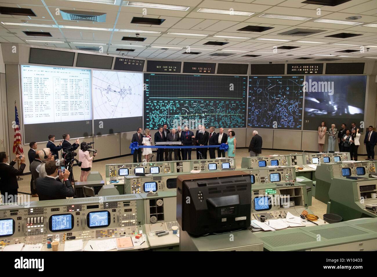 Control Mission Apollo 3345657689879754