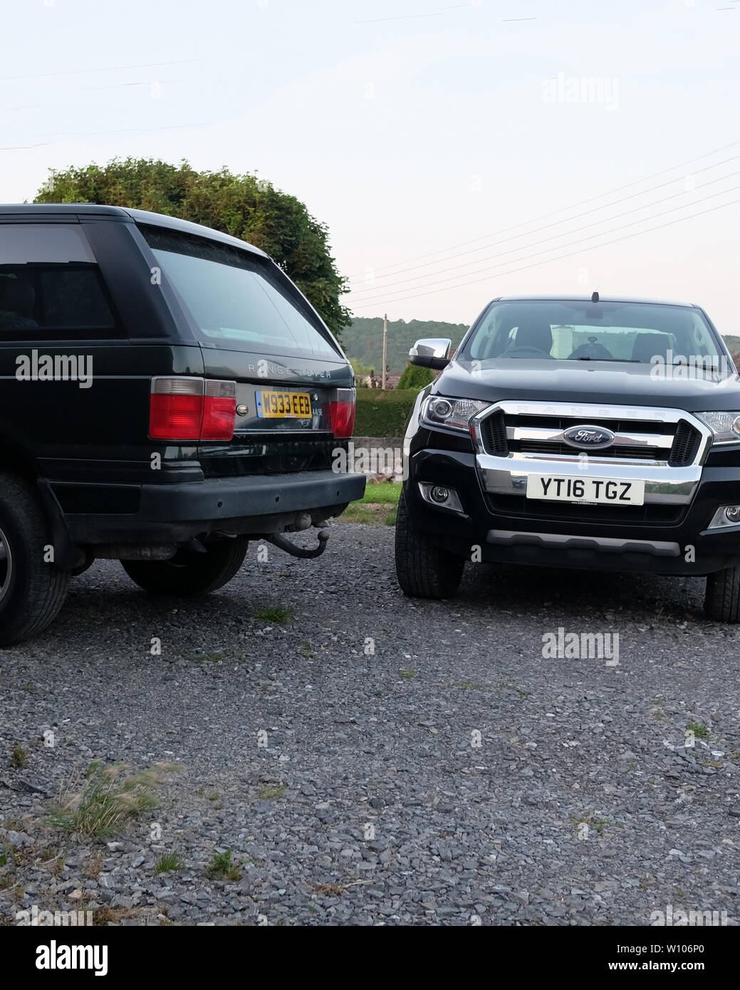 June 2019 - Old and new 4x4's - A Range Rover and a Ford Ranger ...