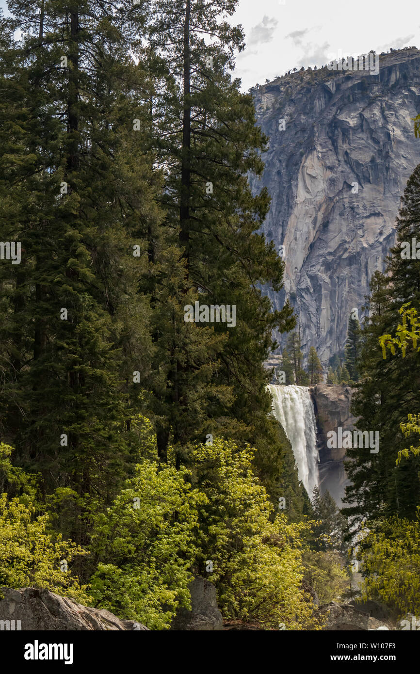 Vernal falls and yosemite hi-res stock photography and images - Alamy