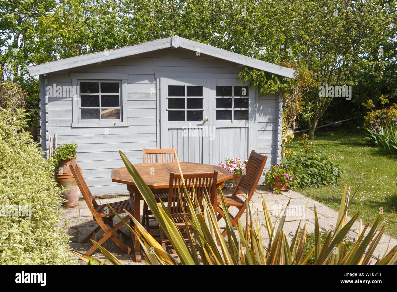 The shed terrace hi-res stock photography and images - Alamy