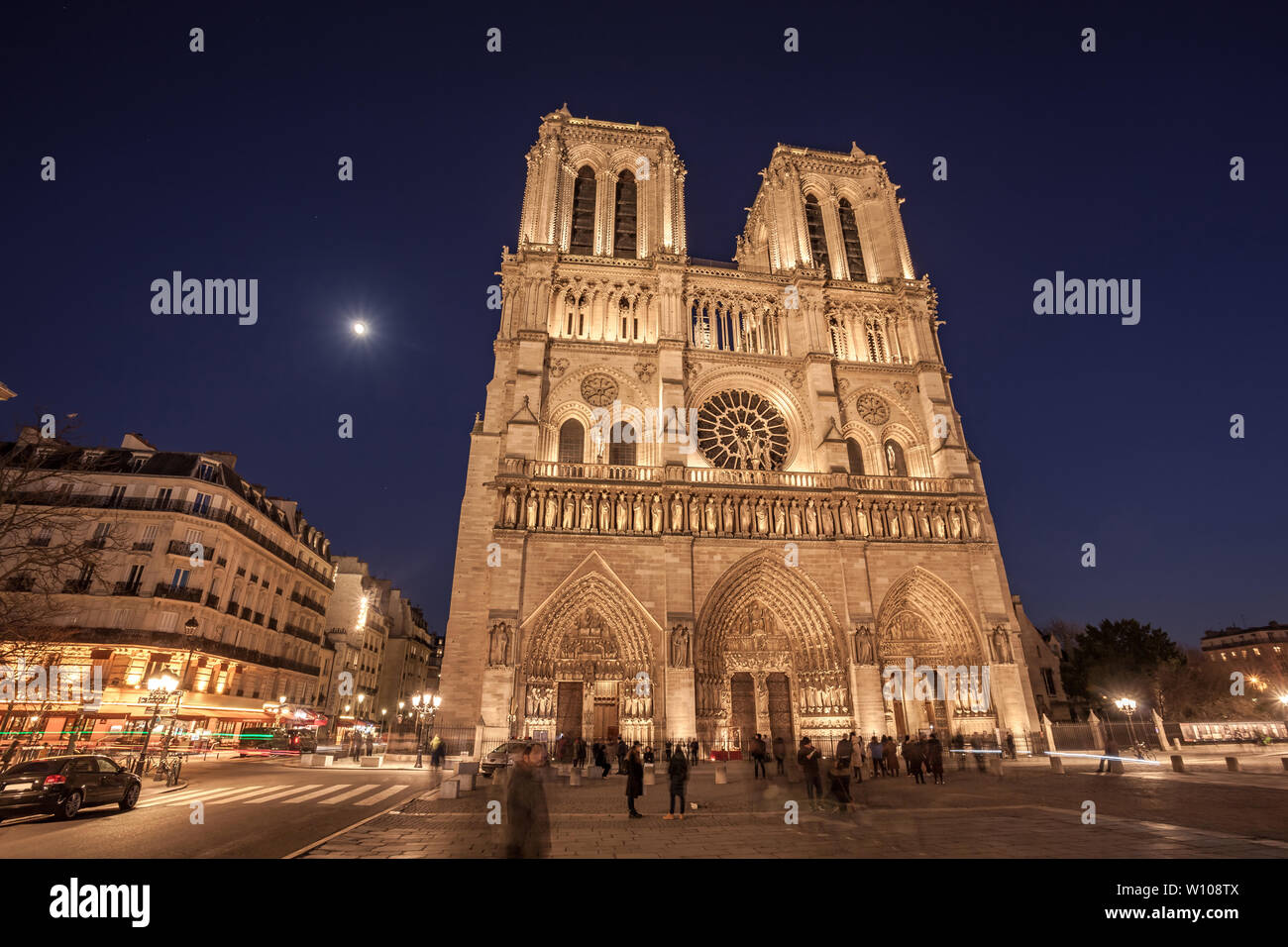Notre dame paris night moon seine hi-res stock photography and images ...