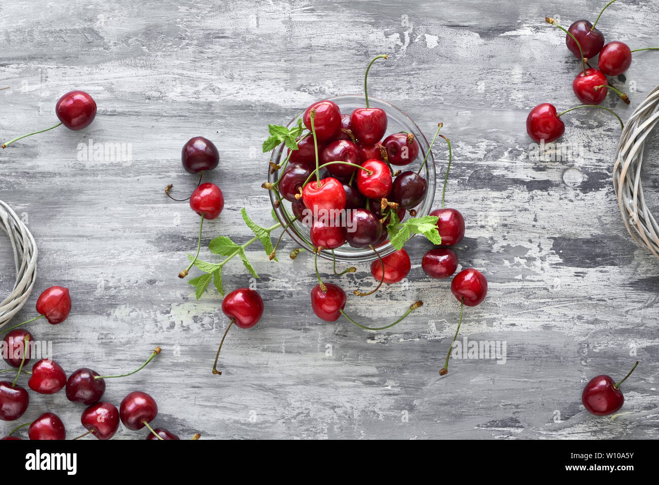 Linen textured plate hi-res stock photography and images - Alamy