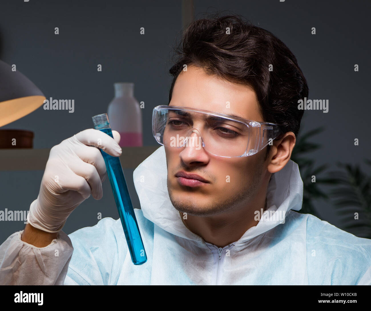 Forensic investigator working in lab looking for evidence Stock Photo ...
