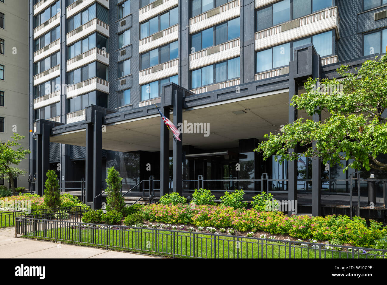 Residential building on Lake Shore Drive Stock Photo - Alamy