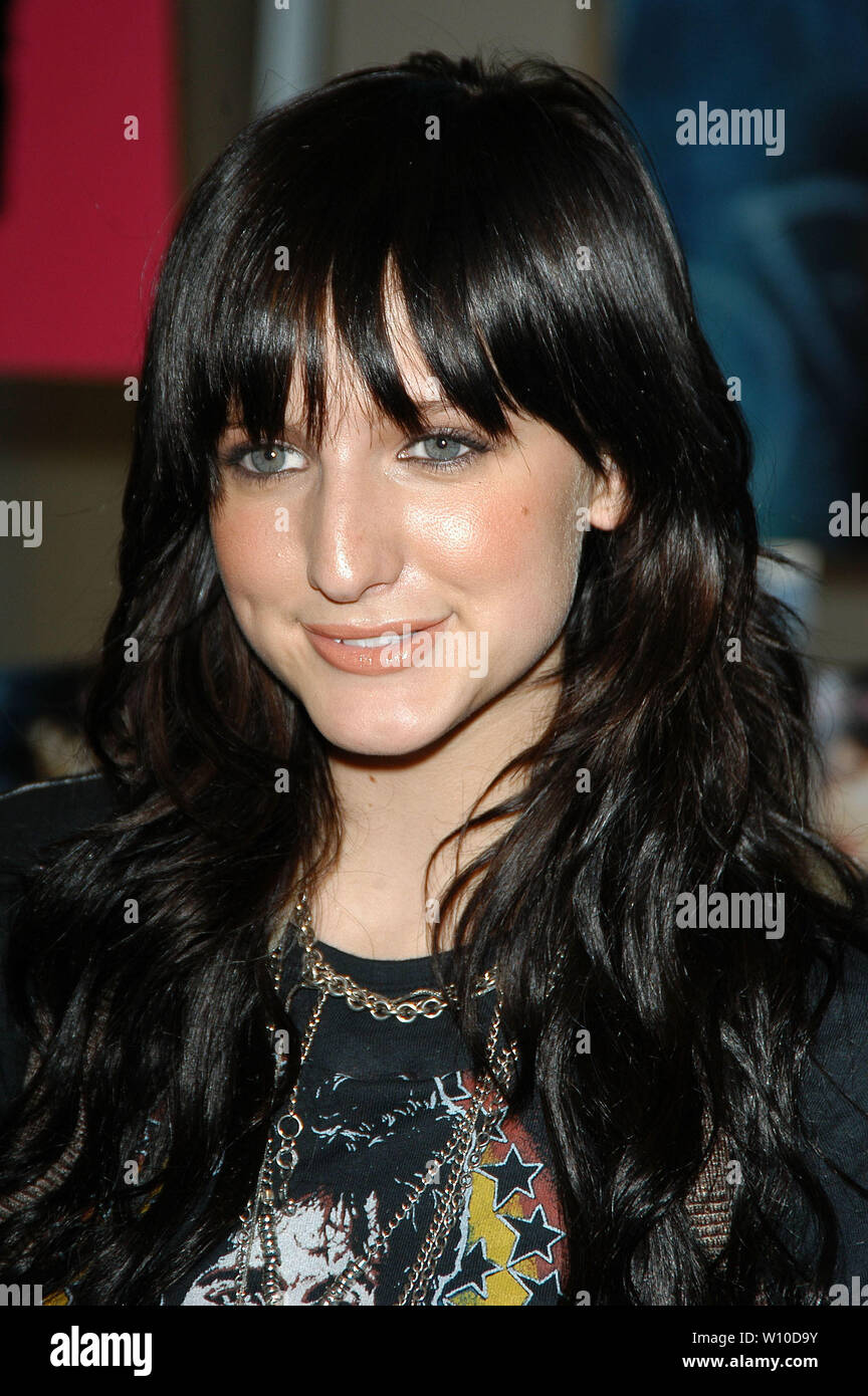 Ashlee Simpson In-Store Appearance at Tower Records in Sherman Oaks, CA ...