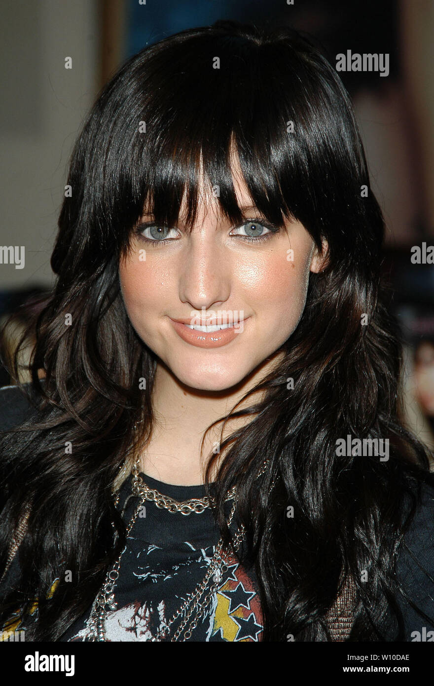 Ashlee Simpson In-Store Appearance at Tower Records in Sherman Oaks, CA ...