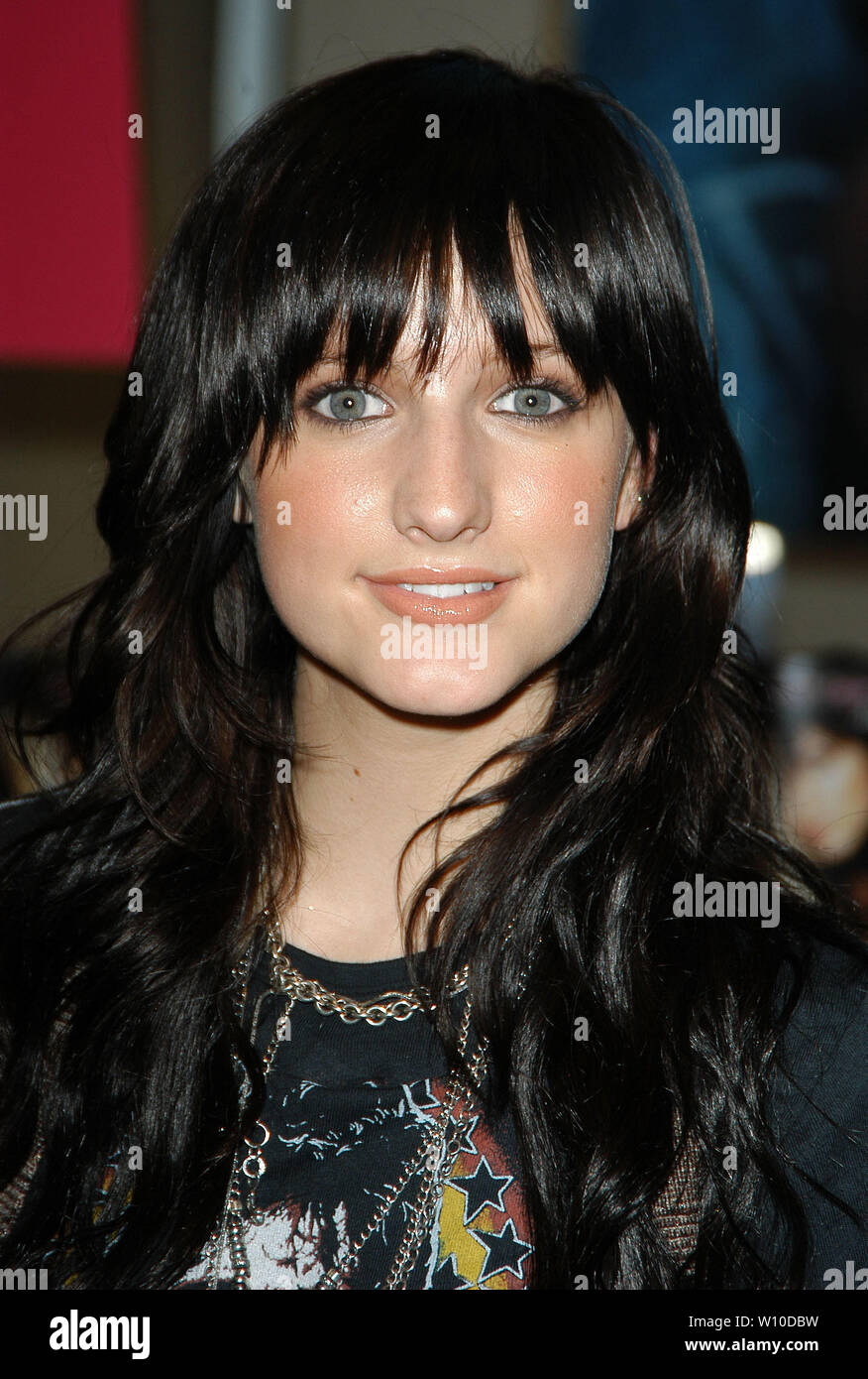 Ashlee Simpson In-Store Appearance at Tower Records in Sherman Oaks, CA ...