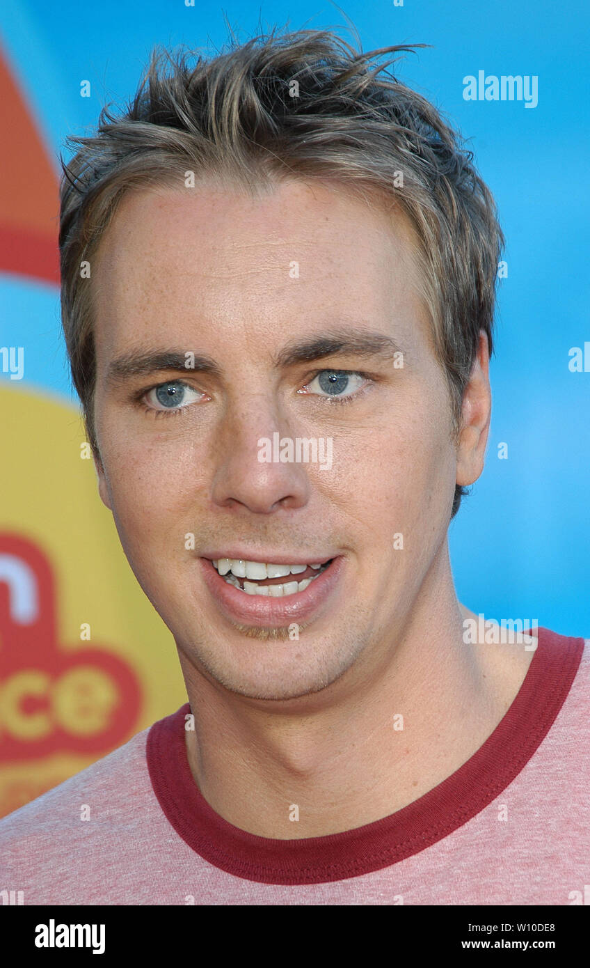 Dax Shephard at The 2004 Teen Choice Awards - Arrivals held at the ...