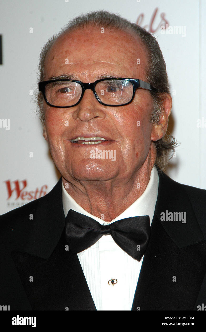 James Garner at the 2nd Annual G' Day LA Penfolds Gala Dinner held at ...
