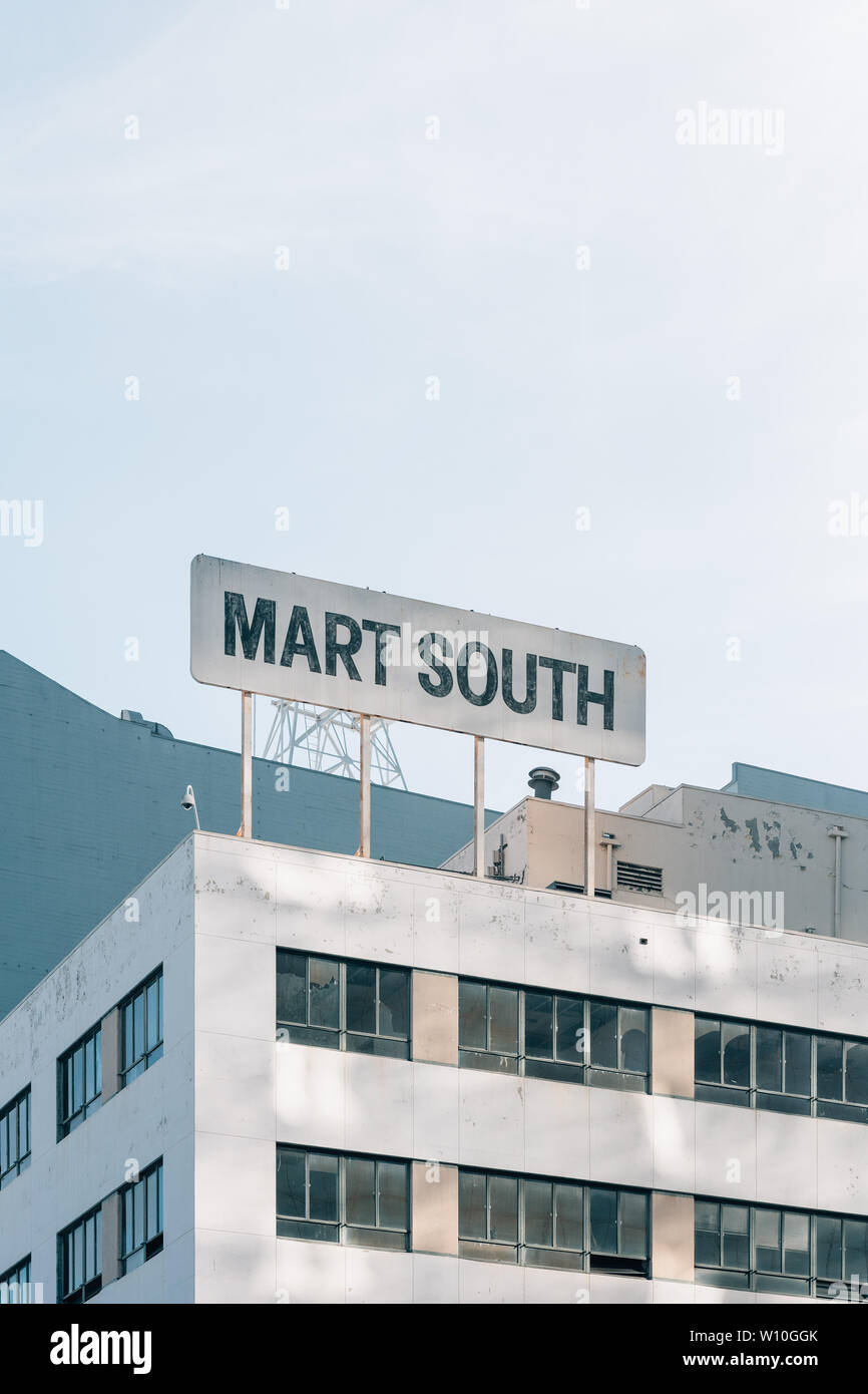 Fashion mart hi-res stock photography and images - Alamy